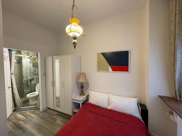 Free Parking/dt/uoft/entire Main Floor Unit For3 - Mississauga