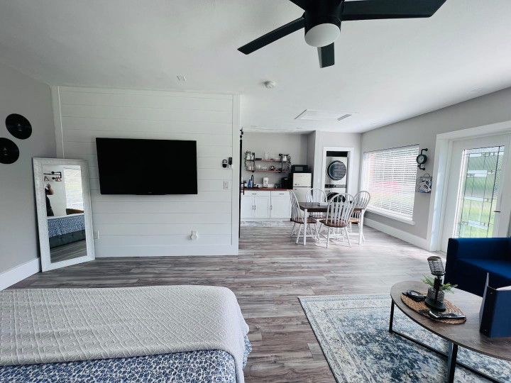 Riverside Studio - Fort Myers, FL