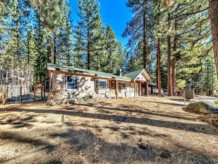 The Lazy Bear's Den-guests Love The Backyard - South Lake Tahoe, CA