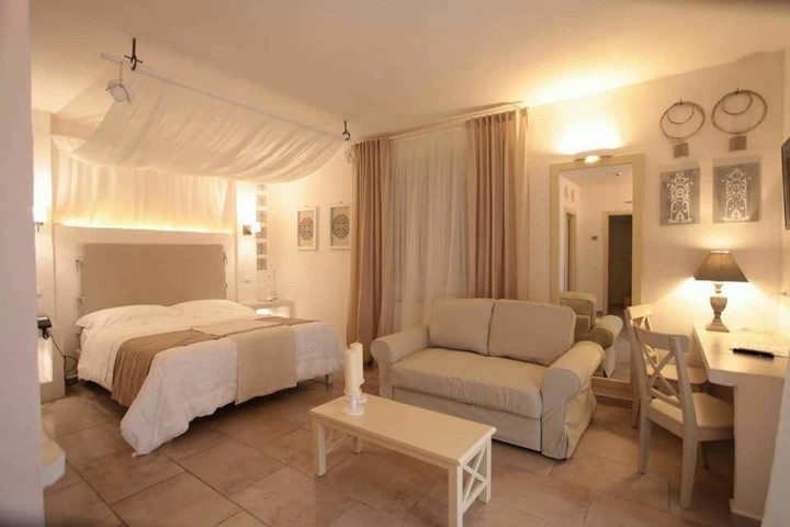 Stanza Con Comfort Ed Eleganza. - Lucera