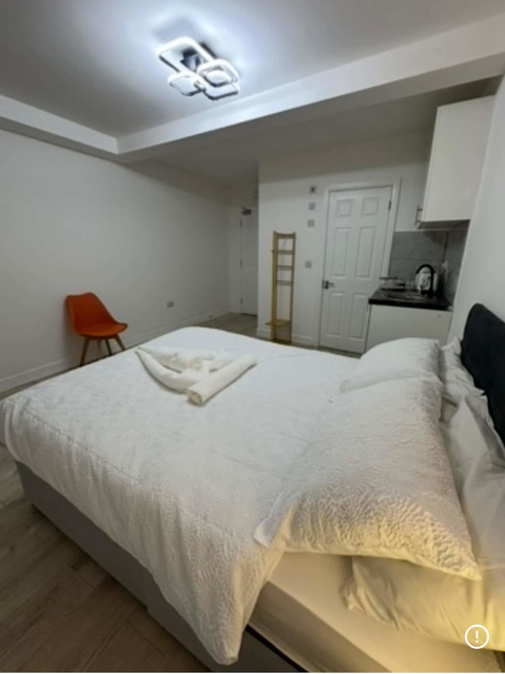 Modern En-suite Studio Near Wimbledon Tennis - Sutton - London