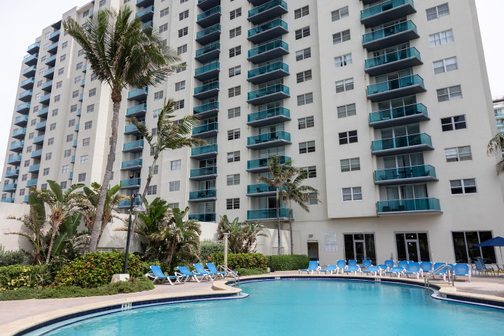 Beachfront Apartment - Pool - Gym - No Resort Fee - Hollywood, FL
