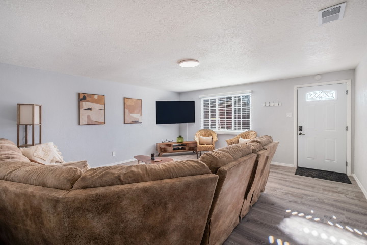 Cozy Home | Big Yard | Newly Renovated - Albuquerque