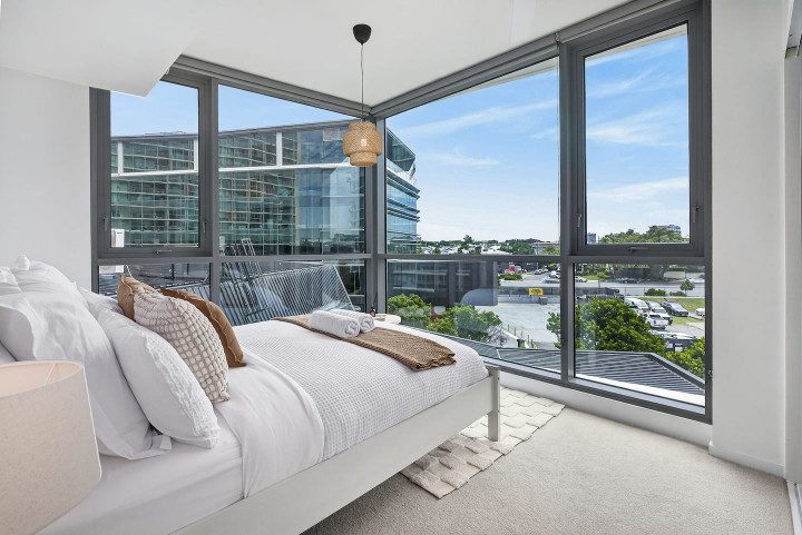 Hamilton Riverside 2br | Free Parking + Pool - Brisbane