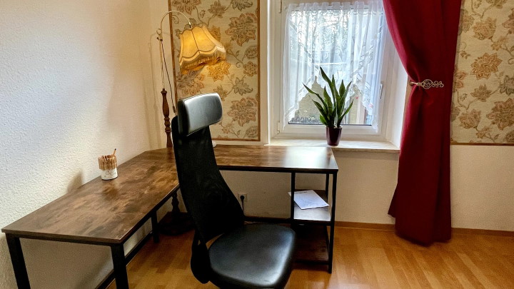 Bureau à Domicile Avec Home Cinéma à Schmölln. - Allemagne