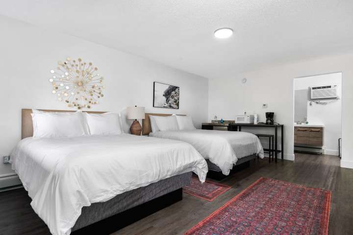Peninsula One Apartments Unit 21 - Traverse City, MI