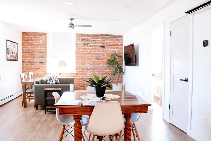 1890 Lofts - Harvester | Historic Loft, King Beds - Iowa