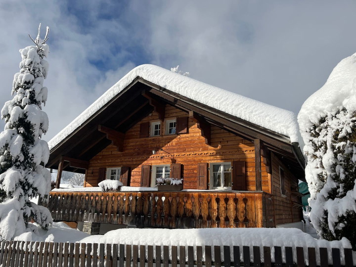 Petit Chalet Tout Seul - Suisse