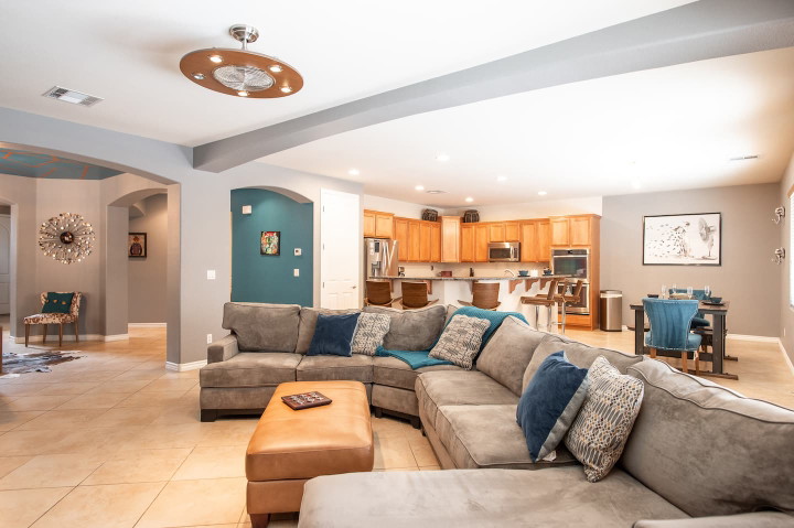 Chic Oasis In Gated Community: Proximity To All - North Las Vegas, NV