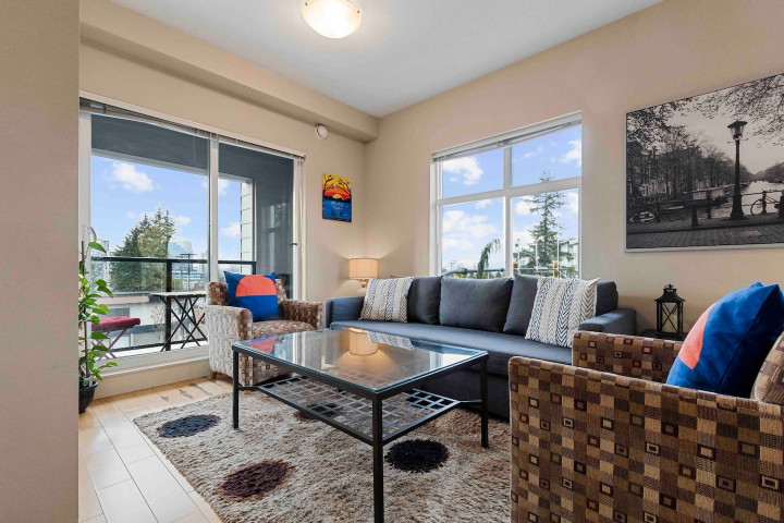 Central 2br Apt:gym, Parking, Transit, Free Cancel - Surrey