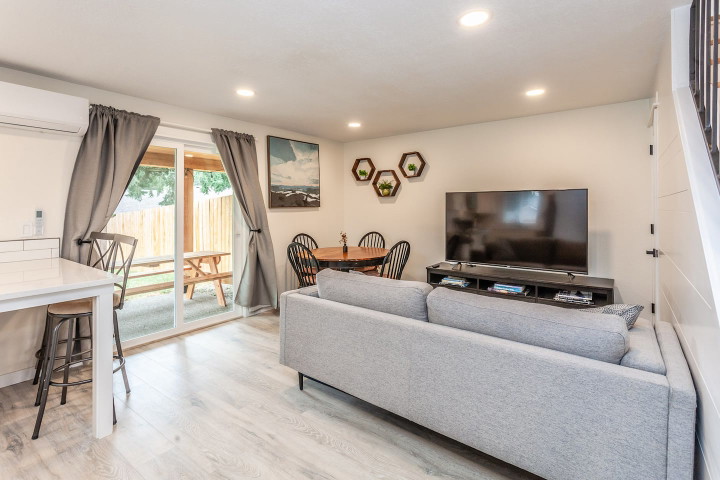 Homey Modern 4bd Work/play Oasis - Gresham, OR