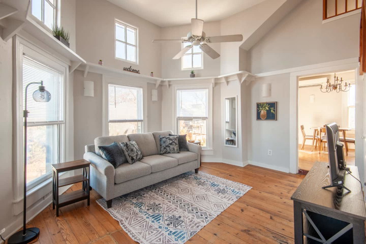 Apt 3 In Historical Building W/ Mountain Views - Charlottesville, VA