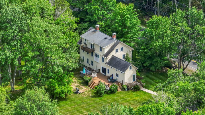 4 Bdr W/ Private Hot Tub, Backyard And Deck! - Wells, ME