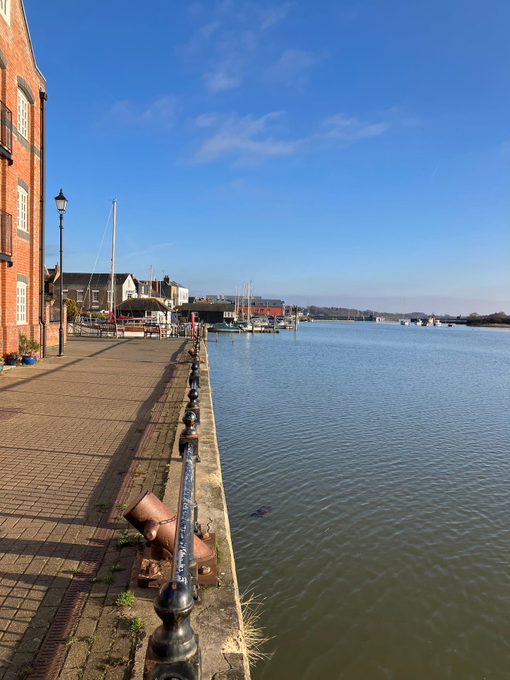 Romantic Riverside Retreat - Colchester