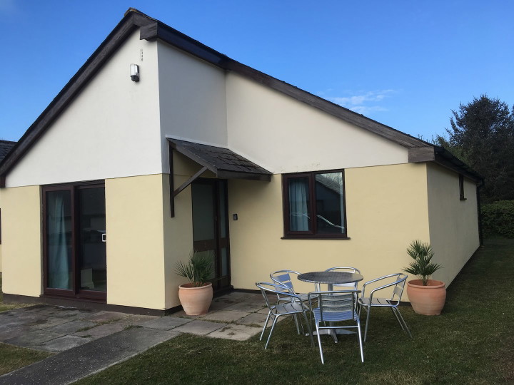 Cornish Getaway, Bungalow On Holiday Park - Devon