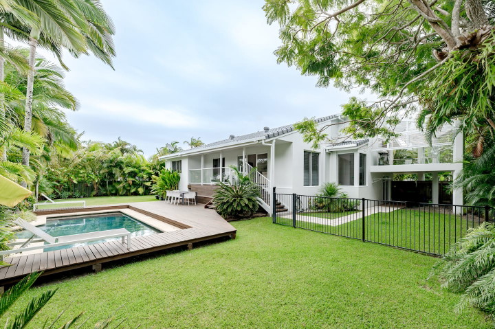 Pura Vida Noosaville Retreat With Pool - Noosa Heads