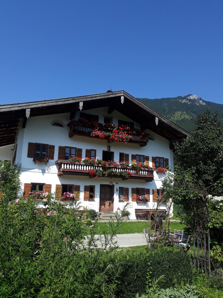 Bright Top Floor Apartment With Alpine Views & Balcony - Schleching