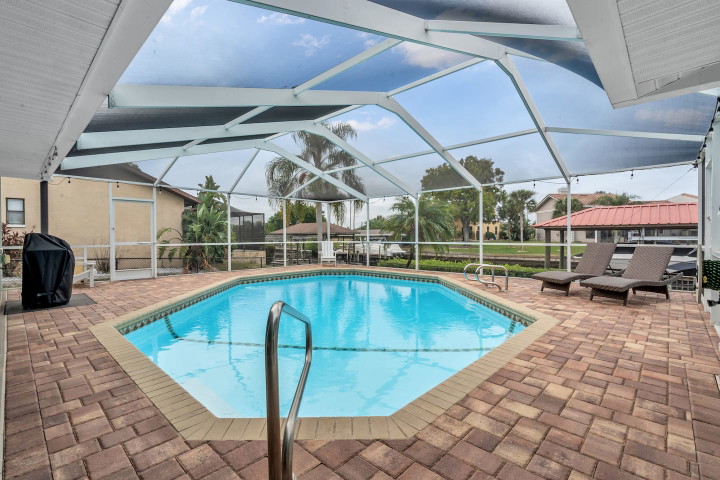 Serene Waterfront Luxury - Apollo Beach, FL