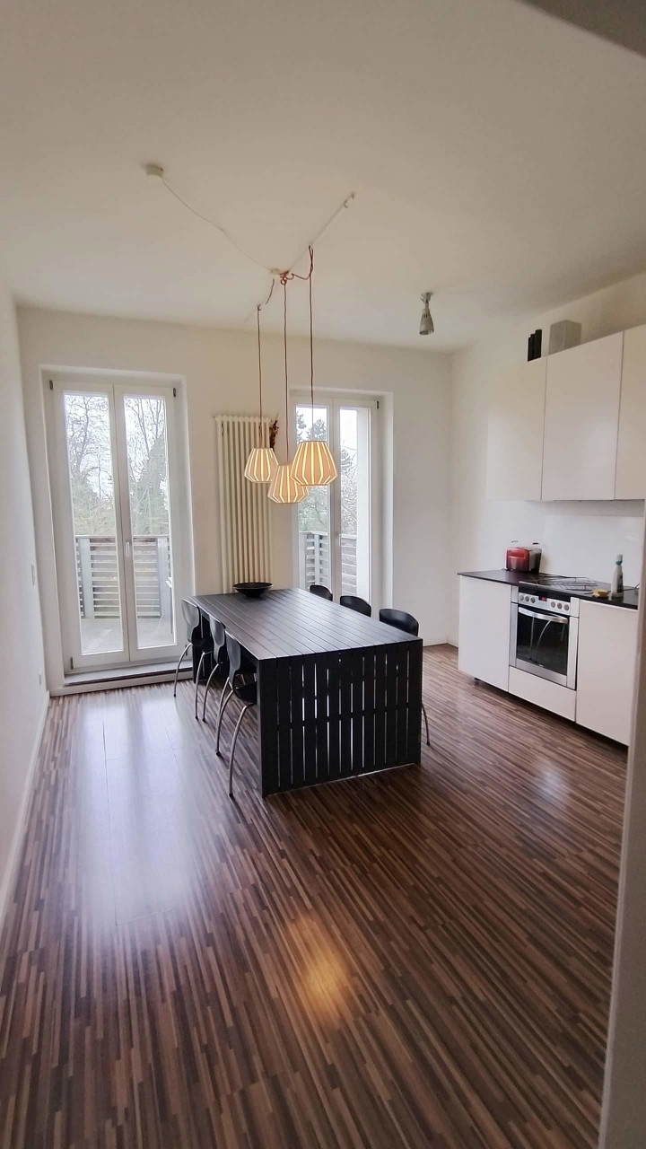 Große Wohnung Mit Balkon - Leipzig