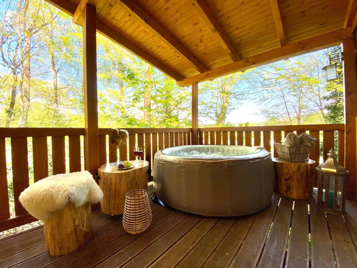 Chalet Mit Kamin Und Whirlpool Im Wald Am Fluss - Melsungen