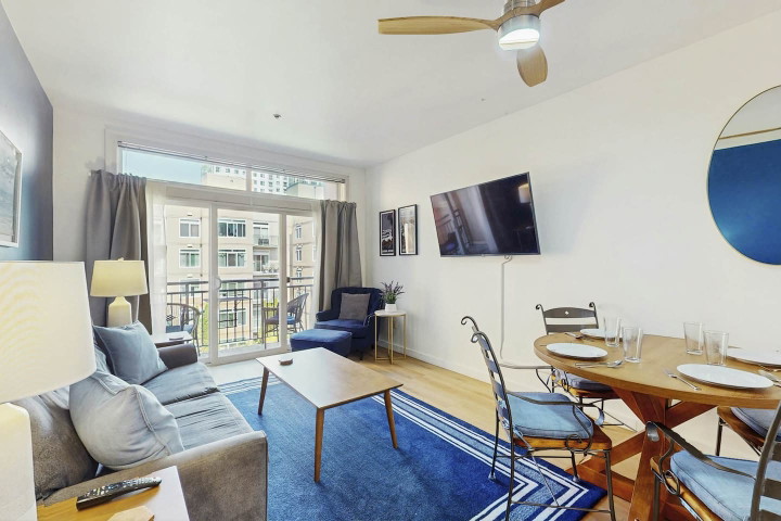 Dog-friendly Condo With Heated Pool, Hot Tub, Balc - Seattle, WA