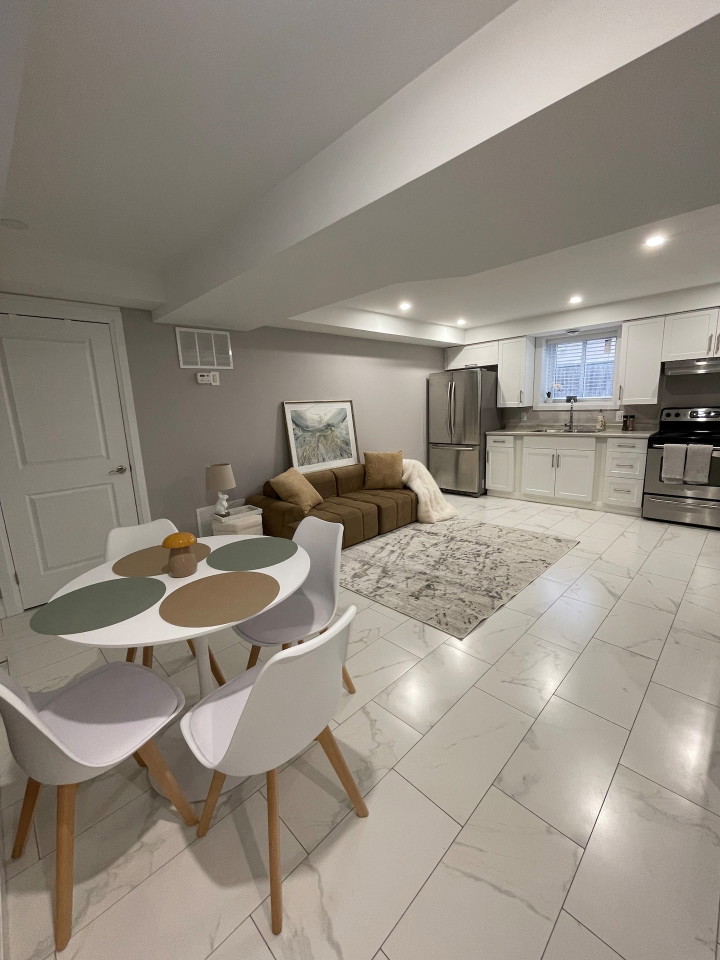Studio Apartment ! - Windsor, ON, Canada