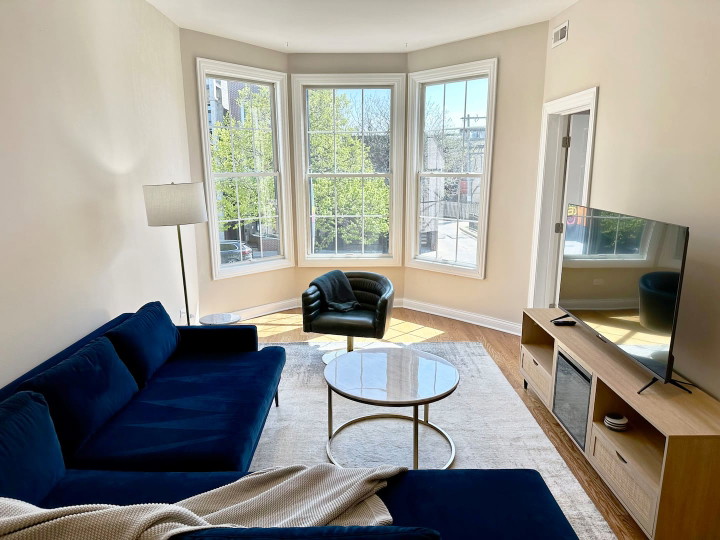 North Center Apartment, Walker's Paradise - Chicago