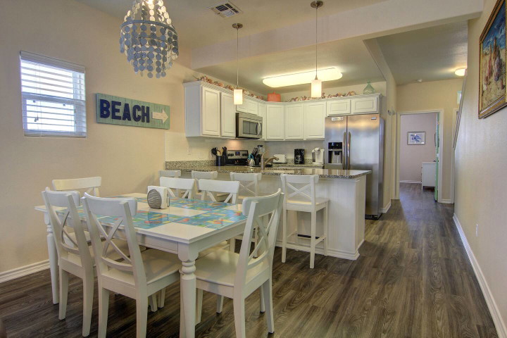 Townhome, 3/3, Heated Pool W/ Play Area, Grills - Corpus Christi, TX