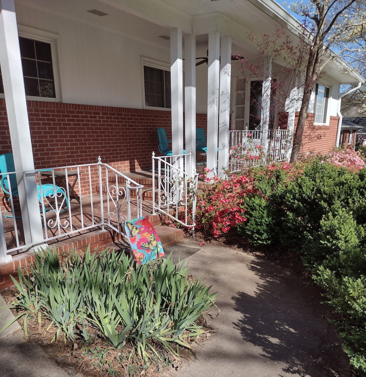Mid Century Comfy 7 Minutes From Uptown - Charlotte, NC