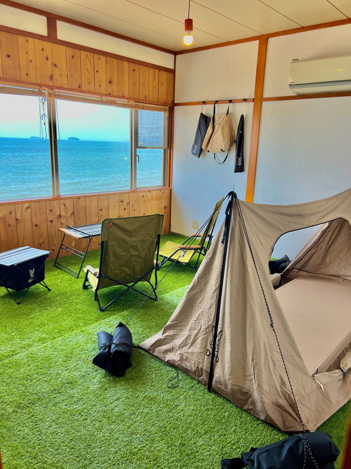 【貸切・20名可】
ビーチまで徒歩10秒の室内キャンプ場！海を見ながらサウナも！全室空調完備！ - Himeji