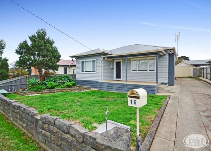 Hook, Wine & Linger On Learmonth - Portland