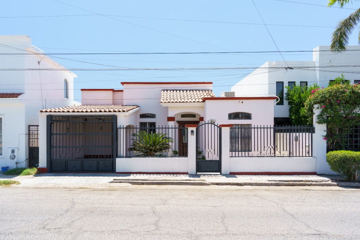 One-level House, Hospital San José, 6 People - Hermosillo