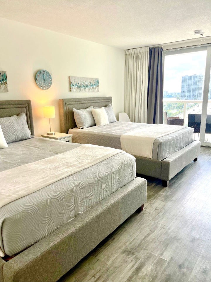 Great Studio With Balcony And Access To The Beach. - Aventura, FL