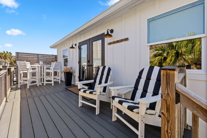 Jax's Guest House-1 Br/1 Bath 1/2 Block To Beach - Jacksonville Beach, FL