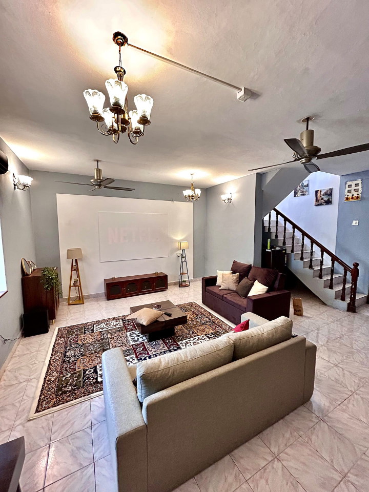 Vintage Villa Wit Projector/near Airport 16+people - Chennai