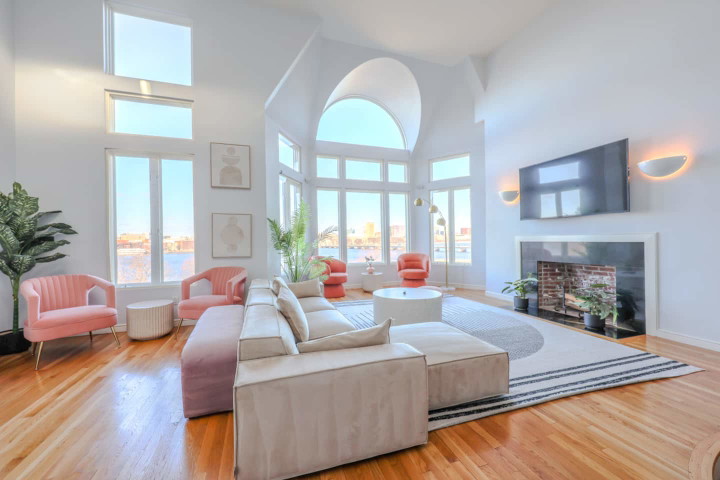 Luxurious Fenway 2br Penthouse W/ Roof Deck - Boston, MA