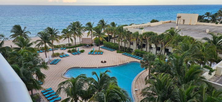 Ocean Front Condo With Direct View On Beach/ocean - Hollywood, FL