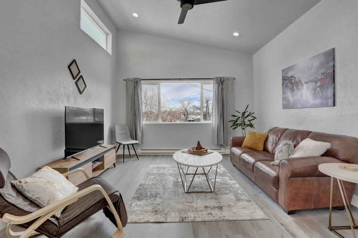 New Luxury 1 - Bed Near Downtown - Colorado Springs, CO