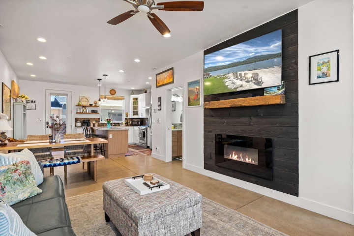 Colorado Classic W 77" Hdtv | No Chores For Guests - Fort Collins, CO