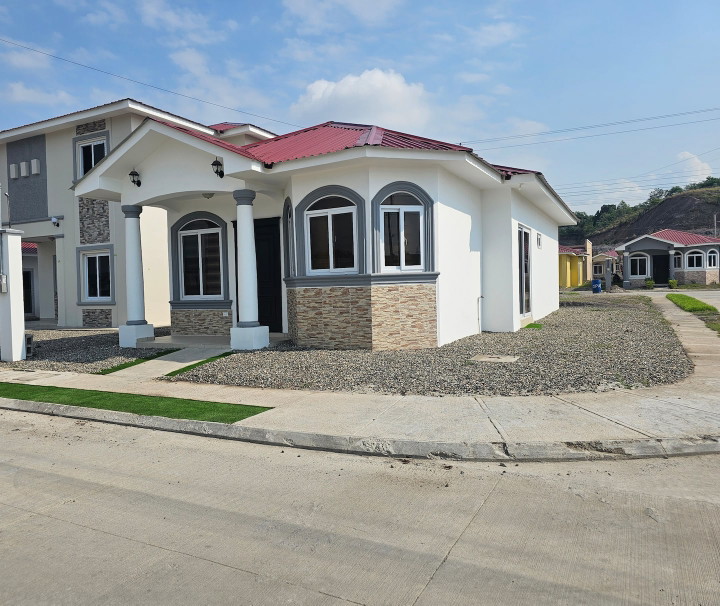 Moderna Casa Nueva De 2 Habitaciones 2 Baños - Honduras