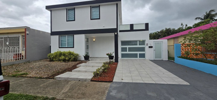 The Sunset House/2 Minutes From The Beach - Levittown