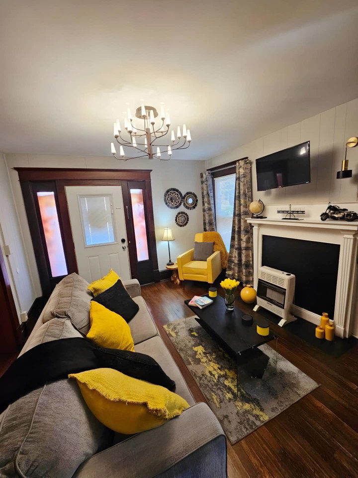 Boutique Aparthotel | Bold & Gold | Comfort Extras - Barboursville, WV