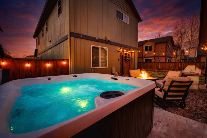 Downtown Sisters Suite - Hot Tub - Dog Friendly - Sisters, OR