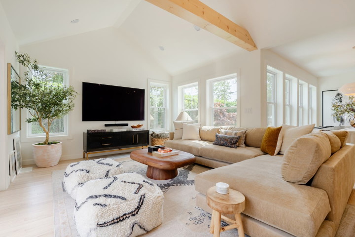 Bellport Village Retreat Sleeps 8 Pool Fire Pit - Medford, NY
