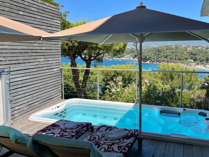 Vue Panoramique Mer Calme Spa De Nage Lété - Costa Azul