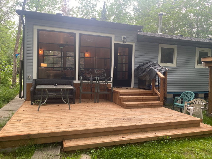 Peaceful + Bright 3 Bedroom Cabin With Sunroom - Manitoba