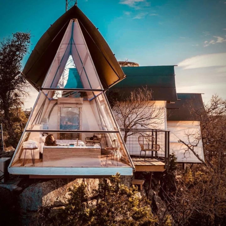 Retreat On The Hill: The Bayview Cliff House - Marble Falls, TX