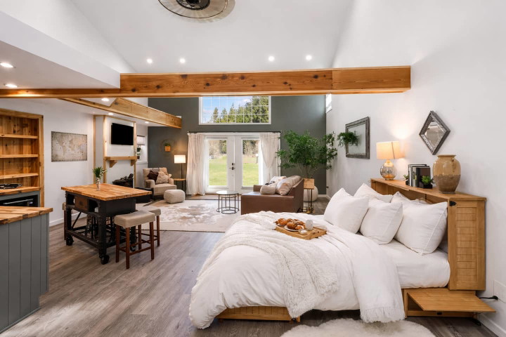 Farmstay Chalet With Animals & Homemade Breakfast - Oregon