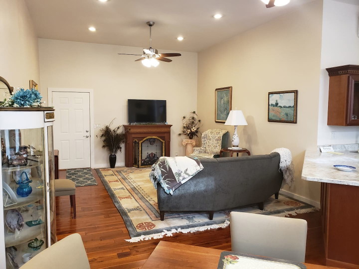 Upscale And Quiet Retreat - Havana, IL