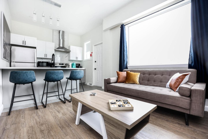 2 Bedroom, Free Laundry, Off-street Parking - Winnipeg
